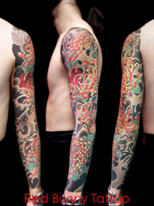 菊の花 刺青・タトゥーデザイン 腕・和彫り | 東京 タトゥースタジオ 吉祥寺 Red Bunny Tattoo タトゥーデザイン・タトゥー画像